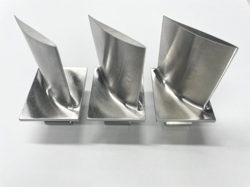 5軸加工で面粗度Ra0.8の曲面加工は可能でしょうか？ - 金属切削加工.comは切削加工・マシニング・NC旋盤加工・複合加工等の精密部品の加工会社